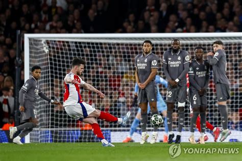 라이스 프리킥 멀티골 폭발 아스널 레알 마드리드에 3 0 압승…챔스 4강 청신호