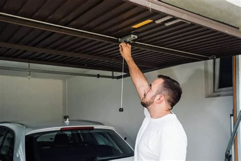 How To Stop A Garage Door From Rattling In The Wind Home Clean Expert