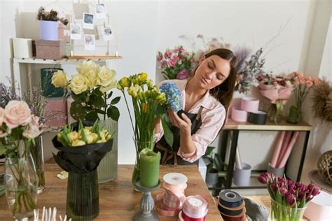 How To Become A Florist Hours Roles Qualifications And Earnings
