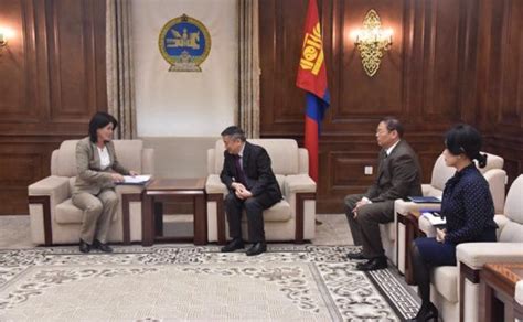 Тамхины онцгой татварыг 2 дахин нэмэгдүүлэх хуулийн төсөл өргөн барив