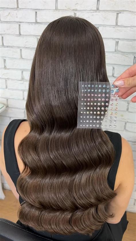 Прическа на Новый год причёска с блёстками Уроки по укладке причесок Стили окраски волос