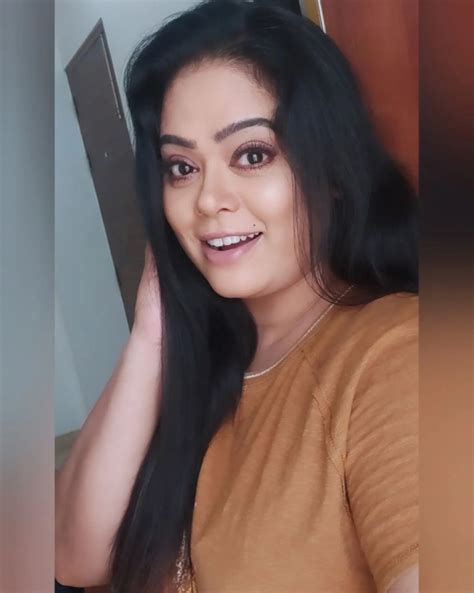 Photos என்ன திட்றதுக்கு இப்போ நான் வில்லி இல்லை புது ரோலில் கமிட்டான பிரபல நடிகை யாருன்னு