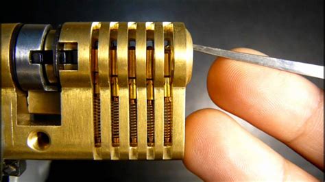 Lockpicking : Raking - YouTube