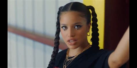 Emilia Videoclip 828 11 Bailarinas Actriz Videoclip