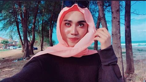 Ervan Rizuan Pakai Tudung Merah Jambu Model Jambu Instagram
