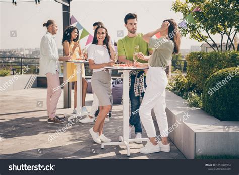 4 Thousand People Crowd Standing Table Royalty Free Images Stock