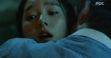 밤을걷는선비 이준기 이유비 목덜미에 뱀파이어 본능 충동