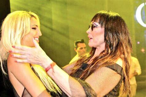Vicky Xipolitakis Fue En Limusina Y Semi Desnuda Al Estreno De Moria