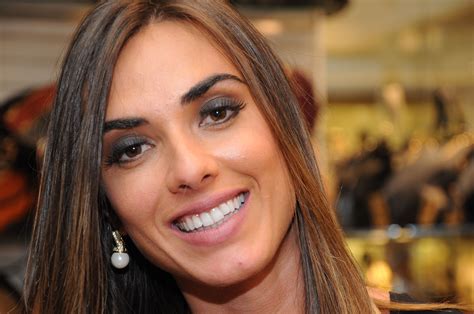 Nicole Bahls Artistas Famosos E Celebridades No Clickgrátis