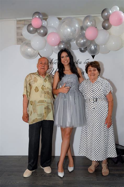 Cvetelina Обещавам да сте все така горди с мен Снимките също могат да говорят Обещах ви че