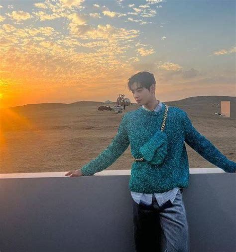 차은우 이집트 사막 빛낸 美친 비주얼 우월한 비율은 덤[스타in★]