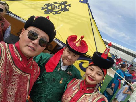 Дуучин Б Болд Х Мөнгөнцэцэг Дуучин Б Болд Х Мөнгөнцэцэг