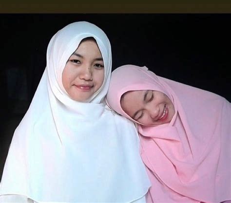 Mahasiswi Ini Pakai Baju Sang Kakak Saat Wisuda Alasannya Bikin Nyesek