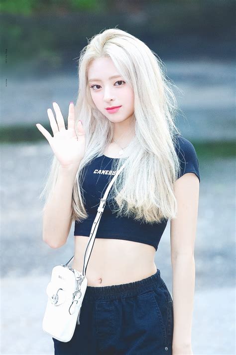 190830 Itzy 있지 Yuna 유나 Mujeres Asiáticas Hermosas Fotos De