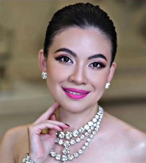 មកមើលម៉ូតខ្សែកពេជ្រធំៗ របស់លោកជំទាវៗ និងអភិជនៗក្នុងស្រុកខ្មែរ ទាក់ភ្នែកណាស់ មានវីដេអូ