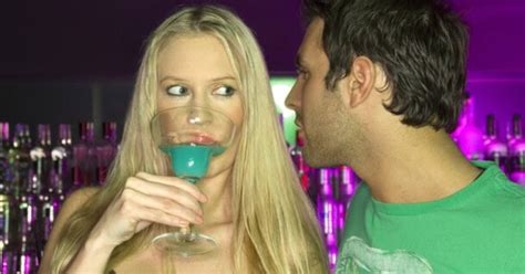 8 Red Flags That Give Away A Master Manipulator Instantly According To Psychologists