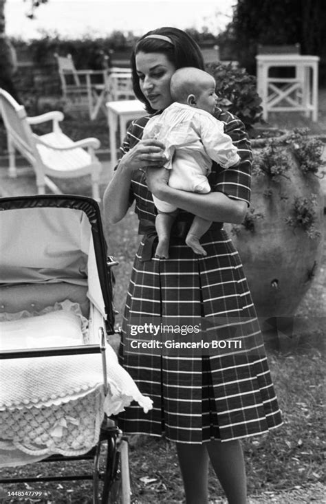 Silvana Mangano Avec Sa Fille Francesca Dans Sa Propriété De Casa Del