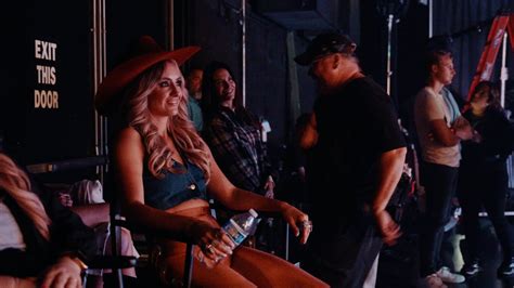 Lainey Wilson Hang Tight Honey Behind The Scenes Youtube