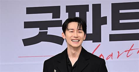 [mhn포토] 김준한 심플 블랙 슈트