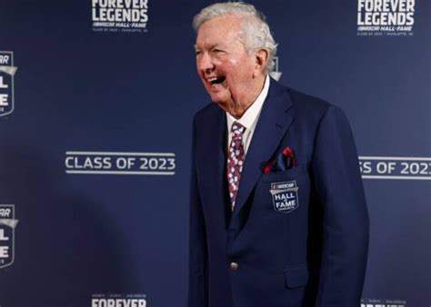 Hershel Mcgriffs Net Worth Salary And Wife