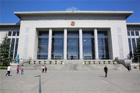 外墙涂料严重剥落，该谁承担赔偿责任？ 谢红琴