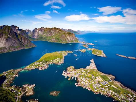Reine Lofoten Noruega Foto De Archivo Imagen De Noruega 85553294