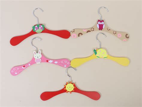 مشخصات،قیمت و خرید چوب لباسی چوبی دخترانه دلبند