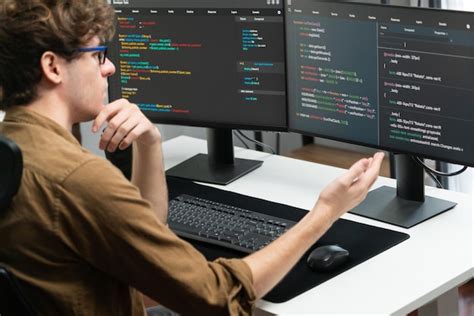 Desarrollador De Ti Que Trabaja En Línea Desarrollo De Software