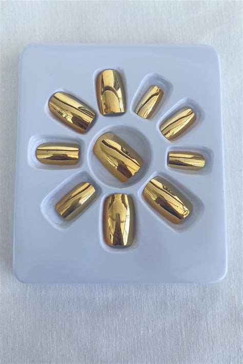 Dr Schmidt Runway Style Gold Mirror Nails Izzat Daouk Lebanon