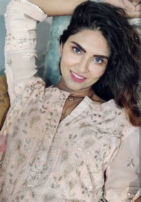 Ritu Rathee 🔥🔥🔥 Follow For More Scrolller