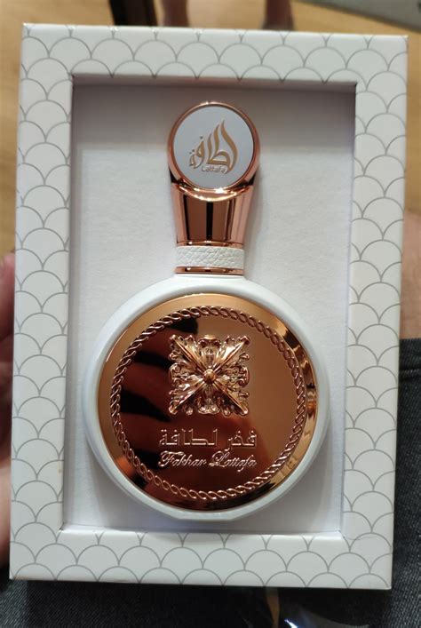 Fakhar Rose Lattafa Perfumes Parfum - ein neues Parfum für Frauen 2022