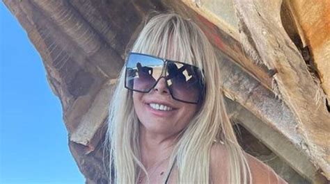 Graciela Alfano Diosa A Los 69 Microbikini Y Minishort En La Playa Tn