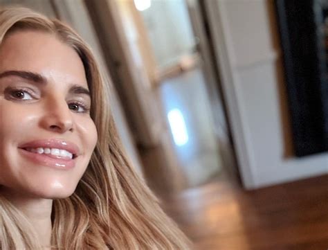 Jessica Simpson Celebrates Eight Years Of Sobriety With Powerful