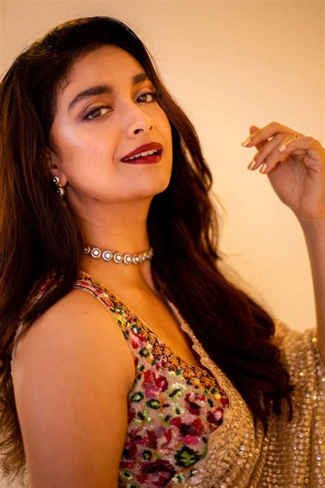 இந்த சிறுவயது புகைப்படத்தில் பப்லி மாஸ் போல கியூட்டாக இருக்கும் டாப் நடிகை யார் தெரியுமா