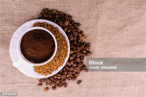컵에 곡물과 과립에 다른 가공 갈지의 커피 위에서 볼 수 있습니다 0명에 대한 스톡 사진 및 기타 이미지 0명 가방 갈색