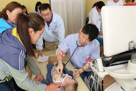 Япон эмч нар зүрхний төрөлхийн гажигтай хүүхдүүдийг эмчиллээ