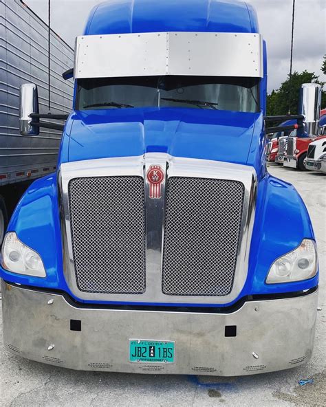 Kenworth T680 Semi Straight Visor Stainless Steel W 10 Leds Aanda