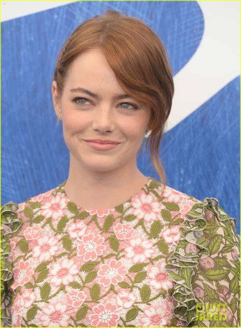 Emma Stone Stuns At La La Land Premiere And Photo Call In Venice Photo