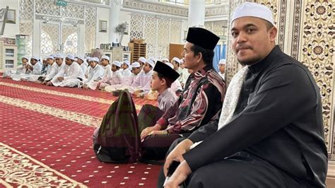 Ogy Ahmad Daud Yayasan Ammirul Ummah Wakafkan 10 000 Al Quran Bina 6 Masjid Di Indonesia Gempak