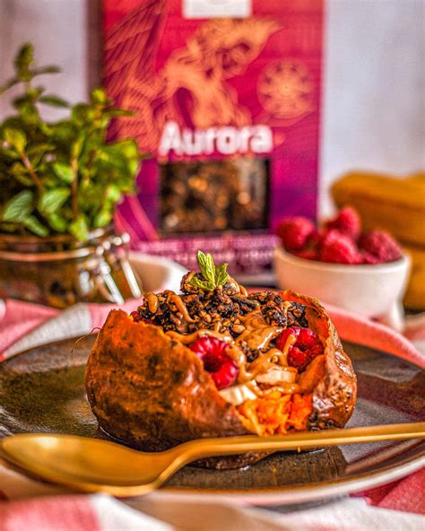 Пълнен сладък картоф с плодове и гранола Aurora