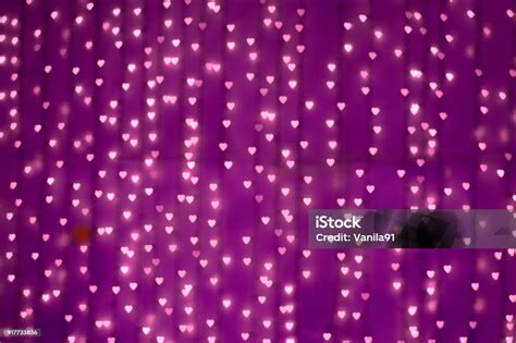 귀여운 작은 분홍색 Bokeh 심장 모양 사랑과 로맨틱 배경 디자인 떨어지는 귀 엽 고 어두운 배경에서 반짝이 마음에 개념에 대한 스톡 사진 및 기타 이미지 Istock