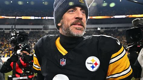 Aaron Rodgers Addresses Retirement Decision After Steelers Playoff