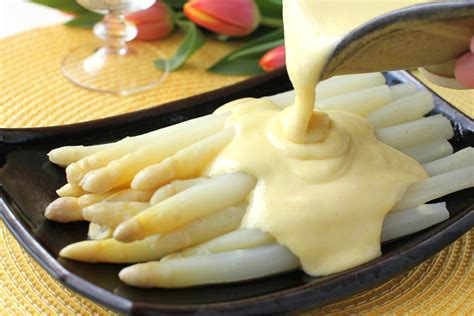 Easy Hollandaise Sauce With White Asparagus Spargel Mit Hollandaise