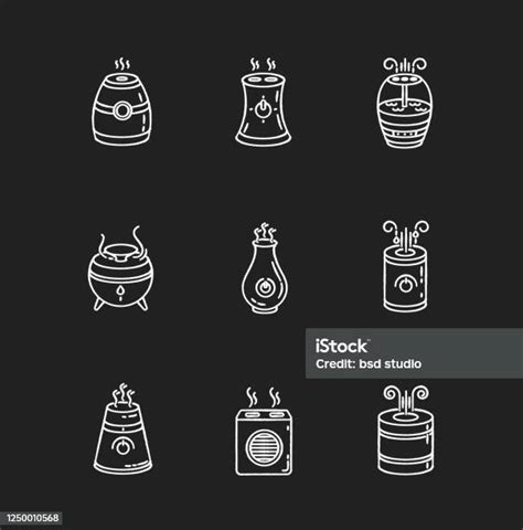 공기 청정기 검은 배경에 설정 다양한 분필 흰색 아이콘 초음파 및 증기 공기 청정기 온도 조절 장치 실내 습도 조절장치 격리된 벡터 칠판 일러스트레이션 가습기에 대한 스톡