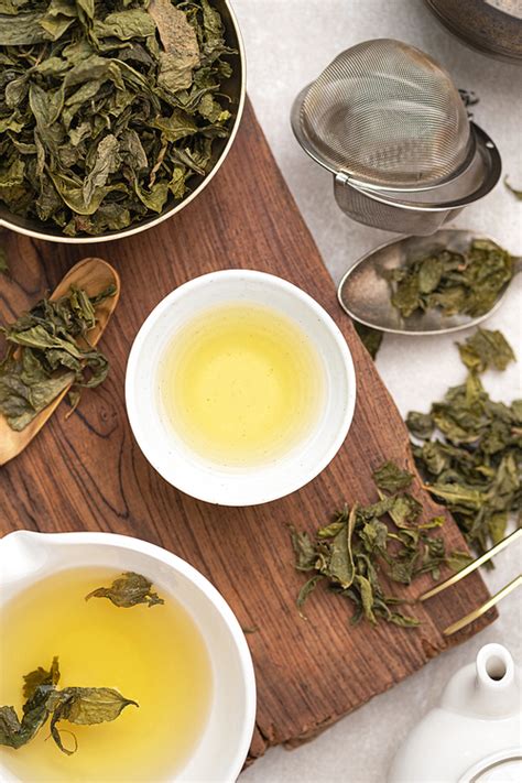 유토이미지 녹차찻잎녹차잎잎차따뜻한차찻잔다도음료건강힐링휴식식품식재료