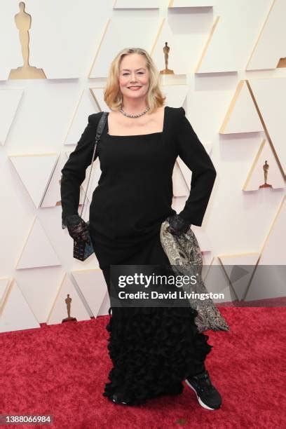 4457 Cybill Shepherd Photos And High Res Pictures Getty Images