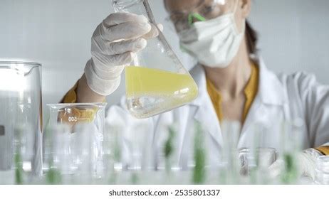 18 Thousand Erlenmeyer Flask Royalty Free Images Stock Photos Pictures Shutterstock