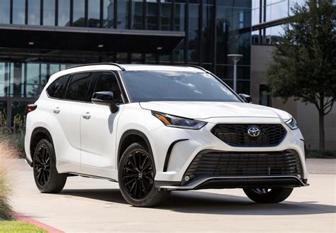 Toyota Highlander Generations Overview The Rav4s Big Brother Autoblog