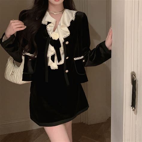 클로에랑 가을신상가을하객룩 블랙 벨벳 버튼 긴팔 크롭 자켓미니스커트 투피스 셋업 세트 하객룩 결혼식 격식룩 데이트룩 상견례 연말룩