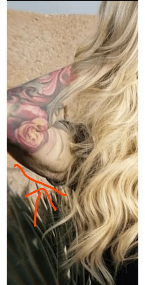 What happened your eye Jenny? 🤭 : r/wtfjennajameson